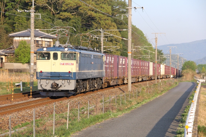 EF65－1067（→2067) (新) - 特集：21世紀になっても活躍する標準直流電気機関車「EF65形」